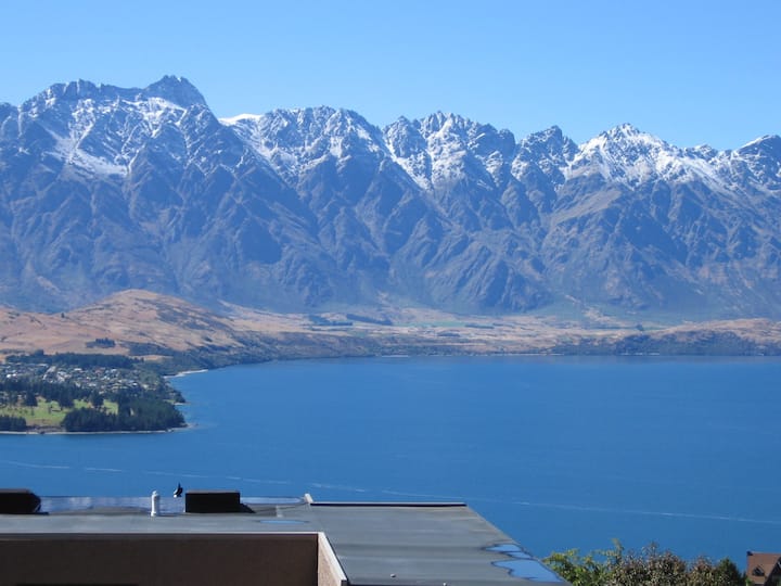 Mountain And Lake Views - Queenstown