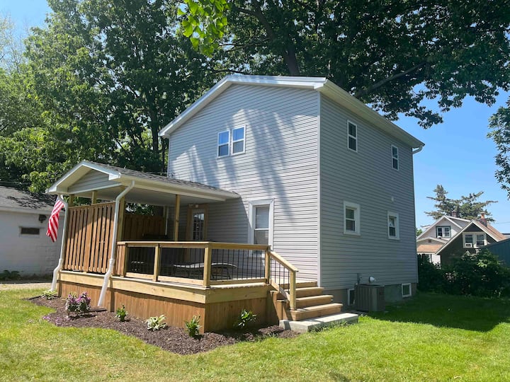 Elm Peninsula Cottage - Erie, PA