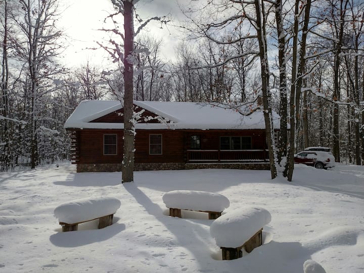 Lost Oak Lodge,  Log Home Near Tippy Dam - Míchigan
