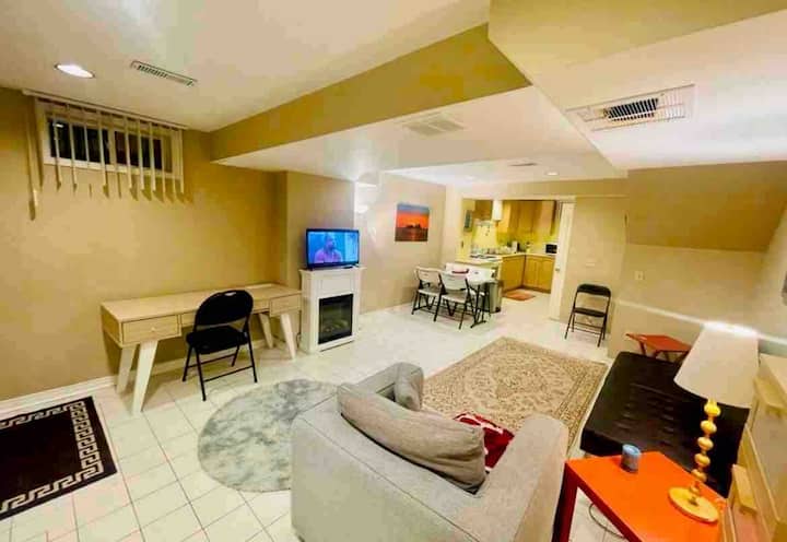 Large 1 Bedroom Suite Apartment At Richmond Hill - Richmond Hill