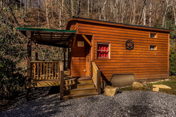 Campfire Tinyhome On The Creek! - Bryson City, NC