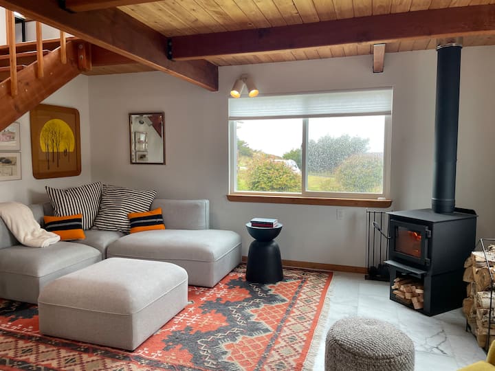 Seal Rock Beach Cabin - Ocean Views - Waldport, OR