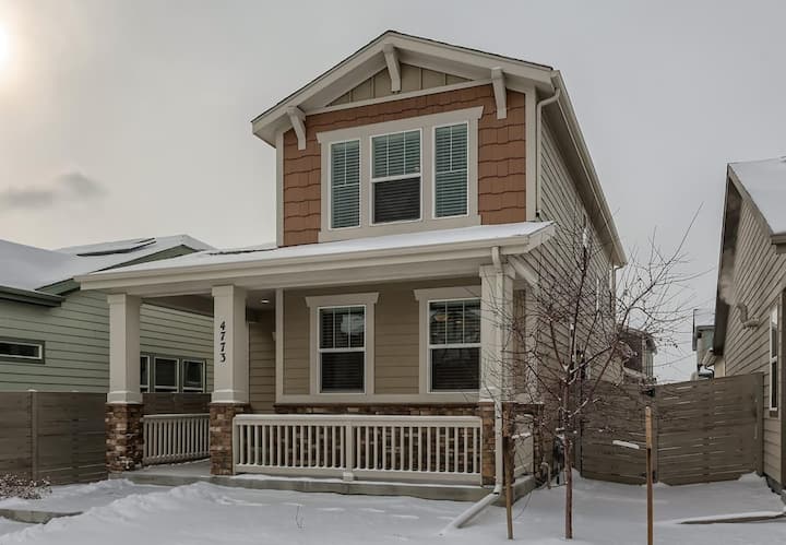 Newer 3 Bedroom Home Near Everything - 덴버