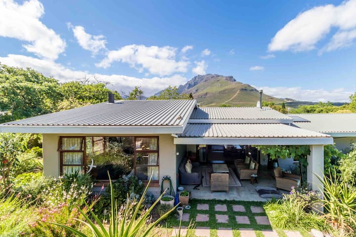 Warm Family Home In Stellenbosch - ステレンボス