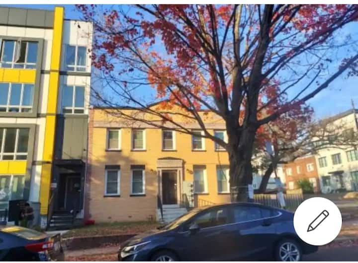 1st Floor 2bedrm 2bathrm Free Parking On Premises - Washington, DC