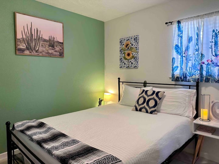 Gated Parking+private Patio+fully Gated Property - Albuquerque, NM