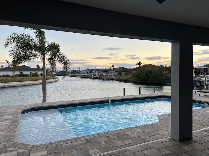 Comfortable House With Lake View And Heated Pool - Cape Coral, FL