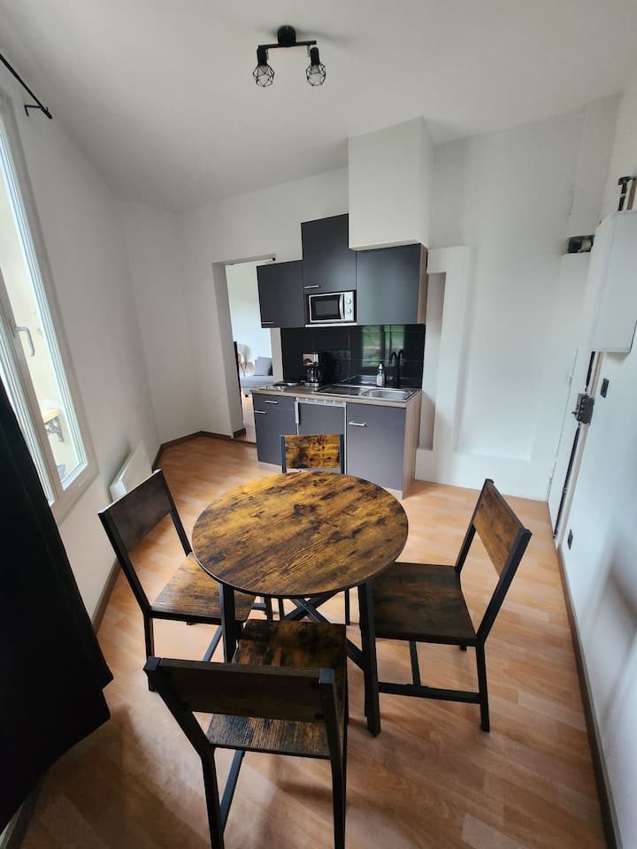 Très Beau Deux Pièces à 450 M De Paris - Gentilly