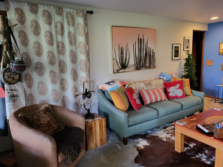 Black Bear Inn: A Comfy Cozy 2 Bedroom 1 Bath Unit - Bozeman, MT