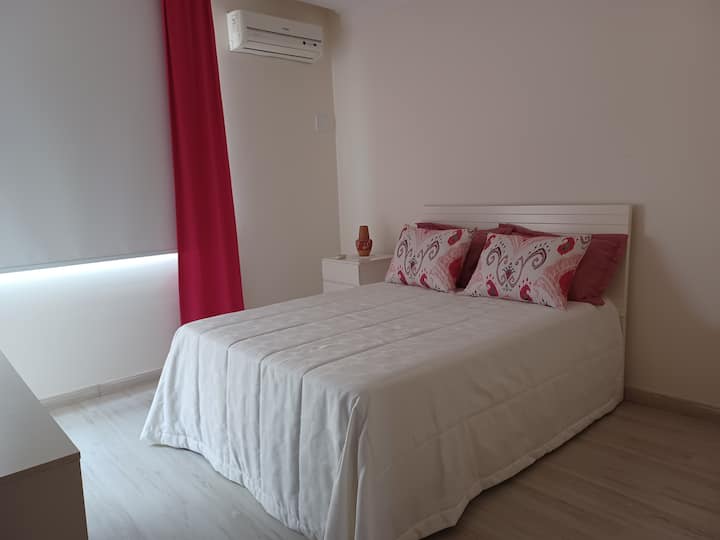 Apartamento Amplo Próximo Ao Farol Da Barra - Salvador