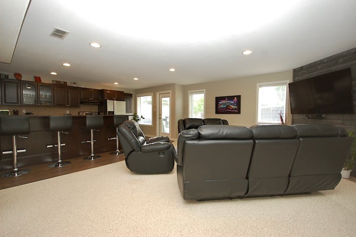 Executive Modern Retreat - Medicine Hat