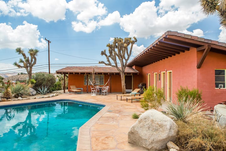 Mid-century Yv/jt Poolside Getaway W/ Hot Tub - ユッカ・バレー, CA