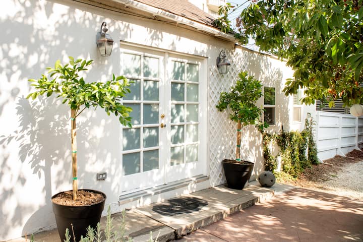 Los Feliz Guesthouse Sanctuary With Private Backyard Patio - California