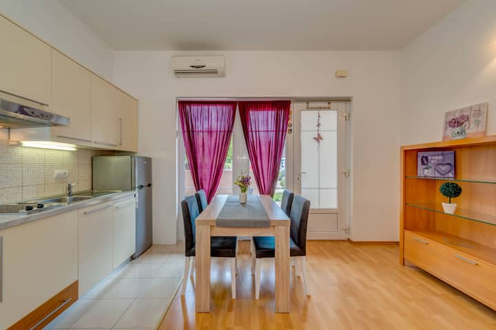 Apartment In Stobrec - Solin
