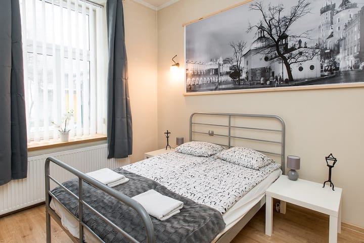 9 Central And Bright, Ground Floor. - John Paul II Kraków-Balice Airport (KRK)