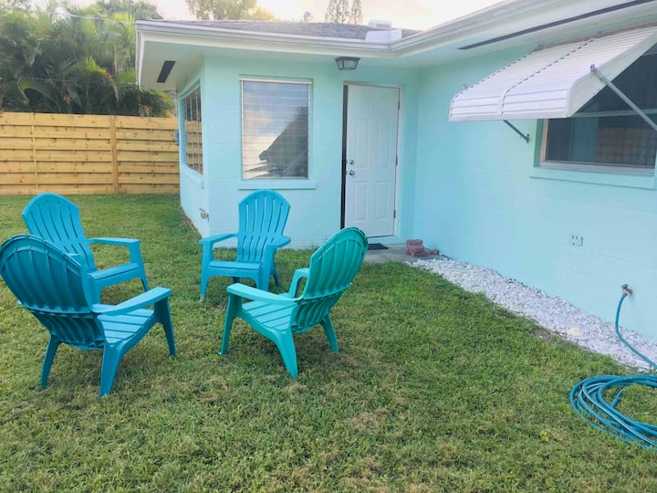 Home Away From Home..the Coastalbox Near Ami Beach - Bradenton, FL