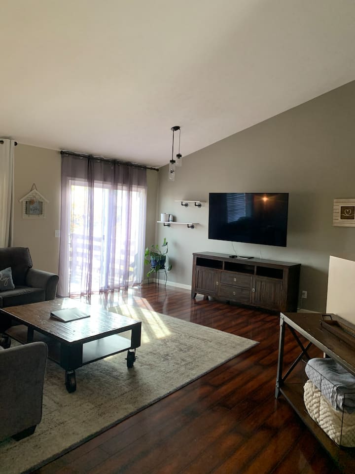 Ohana - Quiet 3 Bed 2 Bath Home W/ Quick Commutes - Bennington, NE