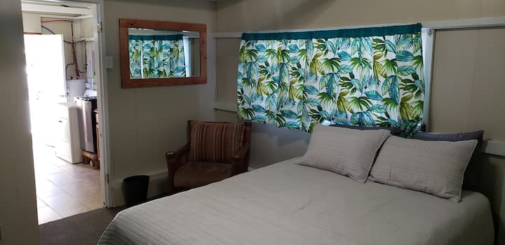 Yellow Ohana - Hilo, HI
