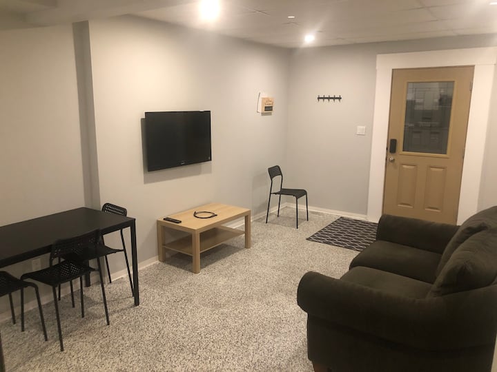 Modern Space, Brand New, Fully Furnished. Wifi - Canada