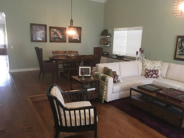 Nicely Decorated Remodeled Orange County Home - Aliso Viejo, CA