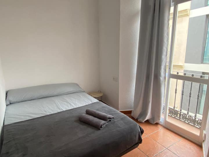 Groups 12 Bedrooms 3 Bathrooms Peña St. 1km Beach - Málaga