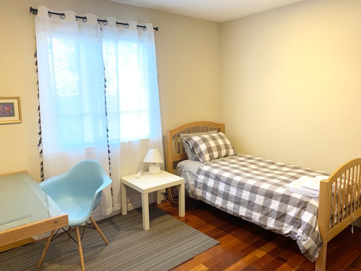 Quiet & Clean Room Near Stanford - Palo Alto, CA