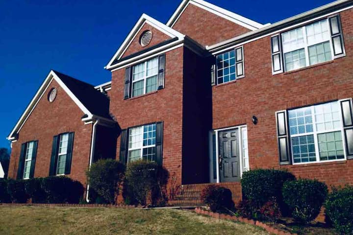 Captivating And Beautiful Home Away From Home - South Fulton, GA