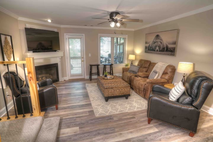 2 Master Suites Fireplace On River Close To Shops - Helen, GA