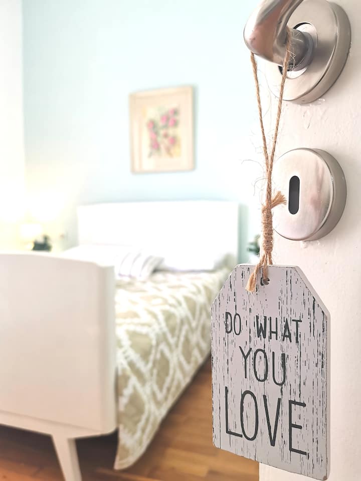 The Red Geranium - Corfu