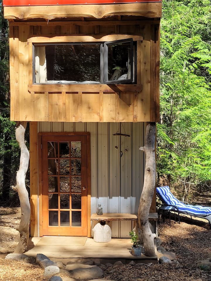 Raylia Sleeping Cabin - Vancouver Island