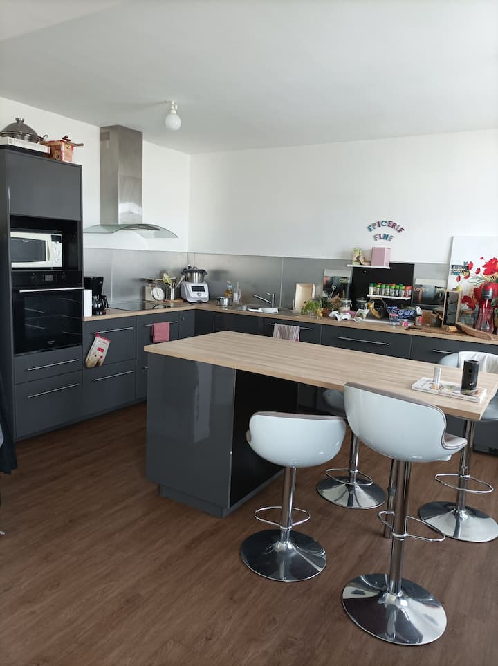 Maison Proche De La Ville Située Dans Une Impasse. - Landerneau