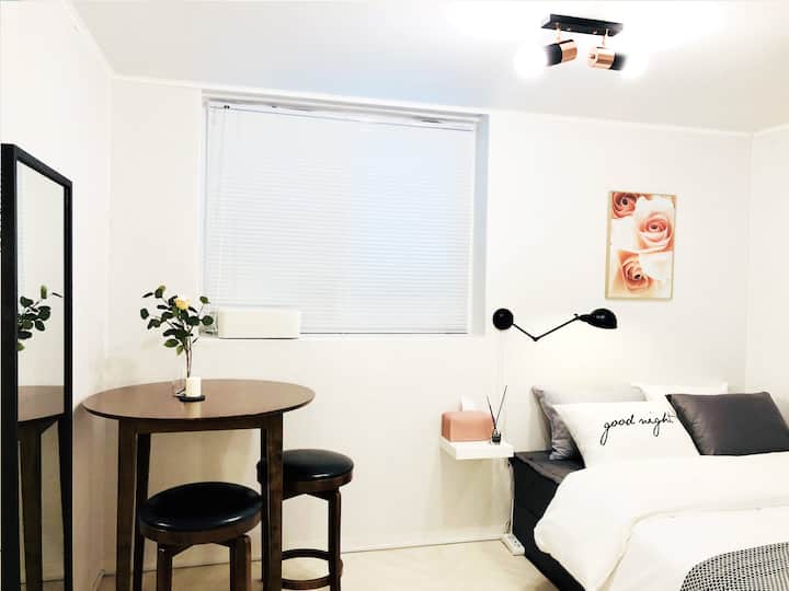 *Sale* Private Studio In Gangnam+bath & Kitchen - Seoul