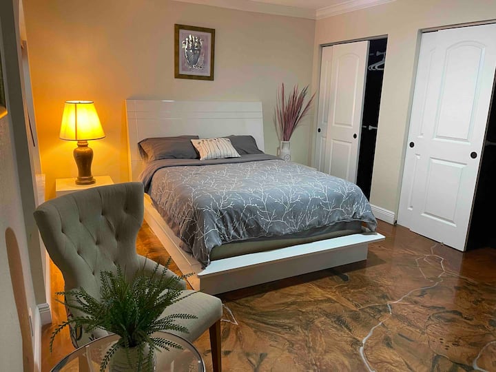 Big Beautiful Boca Bungalow! - Boca Raton, FL