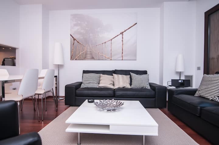 Luxury For 6. Rambla / Diputació. - Barcelona