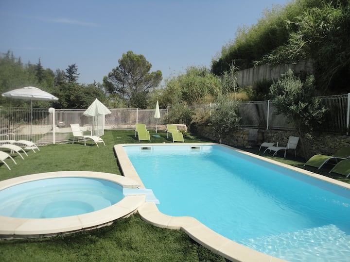 Magnifique Villa Avec Piscine Dans Le Grand Calme. - Nîmes