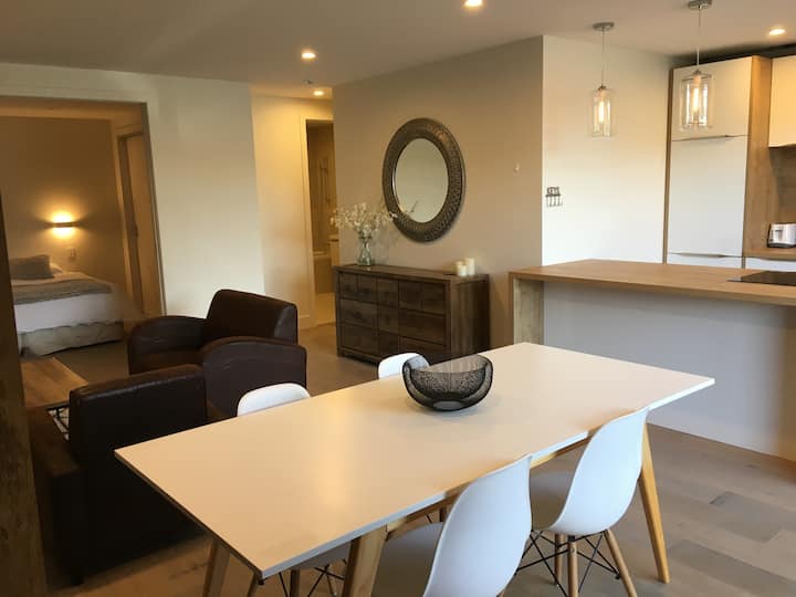 Modern Apartment With Private Entrance & Parking - Wanaka