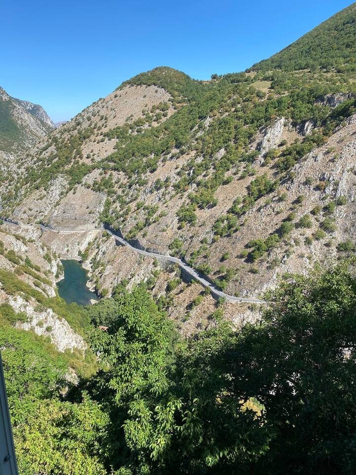 Nel Borgo Di Villalago Vista Gole Sagittario - Scanno