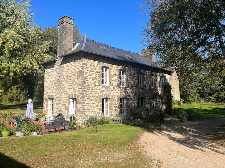Spacious 4-bed Family Country Home W Pool/gardens - Mayenne