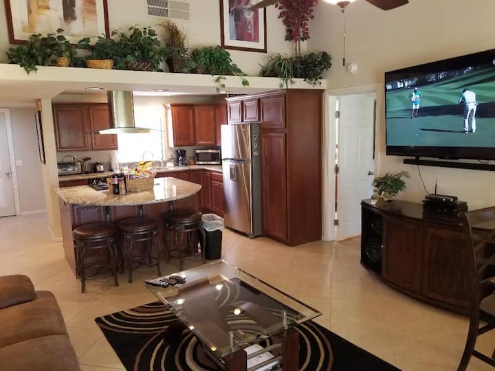 Resort 2 Bedroom Golf/tennis/pools Condo - Palm Desert, CA