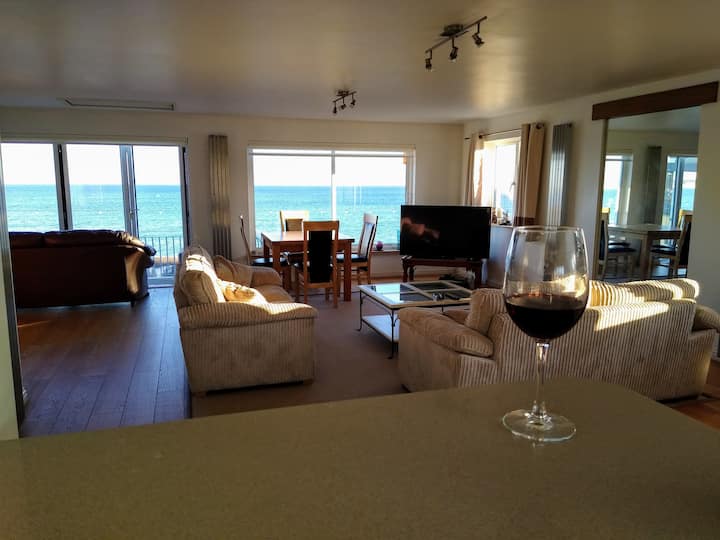 Large Sea Front Apartment. - Jersey