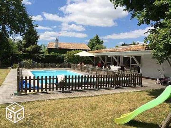 Villa Girolle - 6 Pieces - 5 Personnes - 160 M2 - Léognan