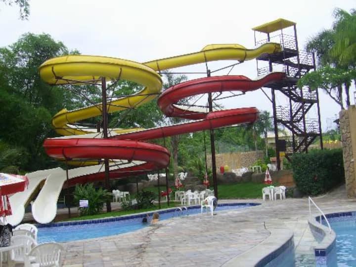 Flat De Dois Quartos-golden Dolphin Piscinas 24 Hs - Caldas Novas