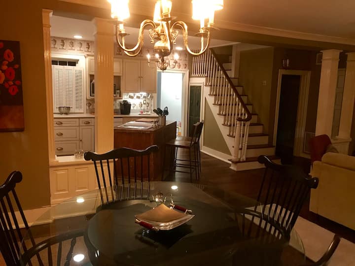 The Library On Alice Street Svr-00965 - Savannah