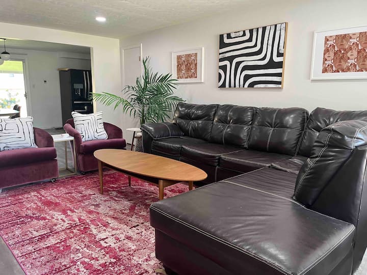 Sculpture Garden Delight (Prime Location) - Loveland, CO