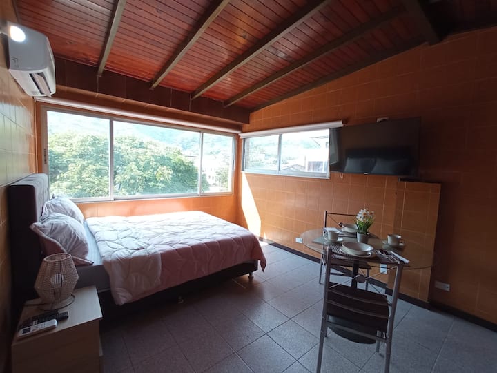 Loft Con Iluminación Natural; Vista A Las Montañas - Cali