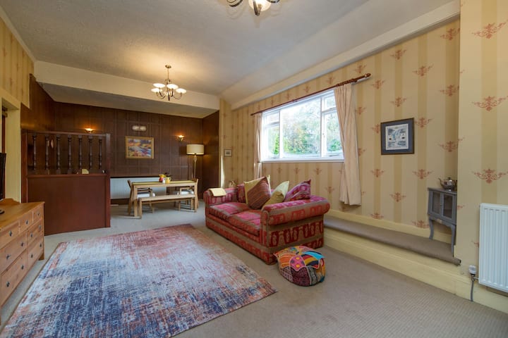 The Gables
Bruce Room - Dunfermline