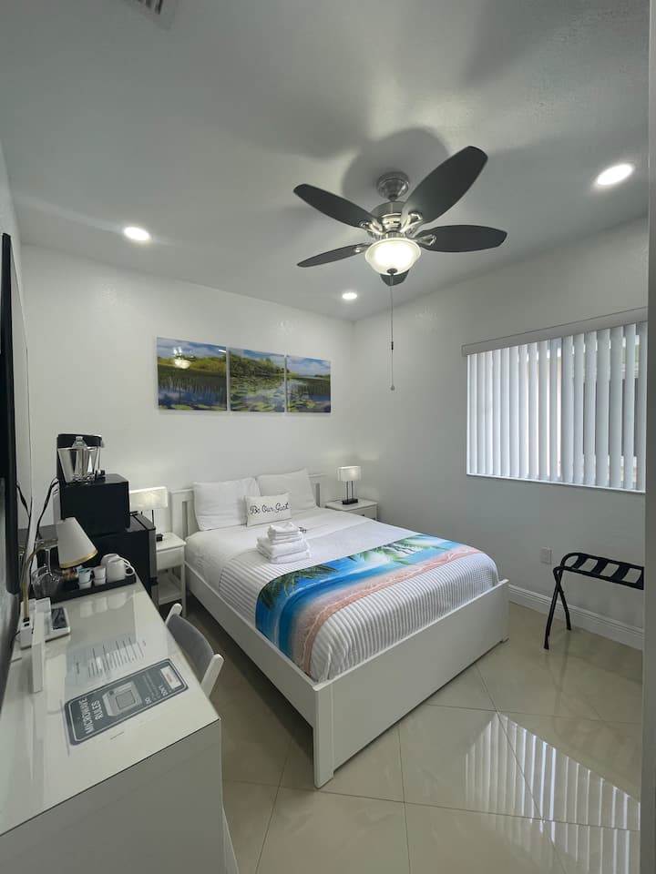 Modern Private Room Near Keys & Everglades #3 - Homestead, FL
