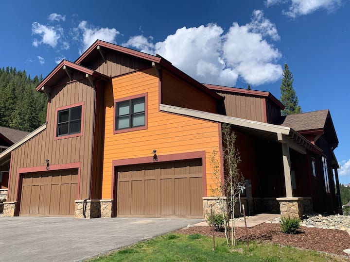 Luxurious 4br/4.5ba, Private Hot Tub, Ski Shuttle - Keystone, CO