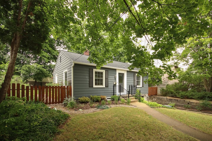Old Westside Ann Arbor Home - 2 Bedrooms/1 Bath - Ann Arbor, MI