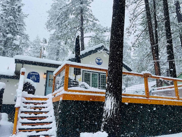 Escapade | Modern Mountain Retreat Near Ski Resort - Wrightwood, CA